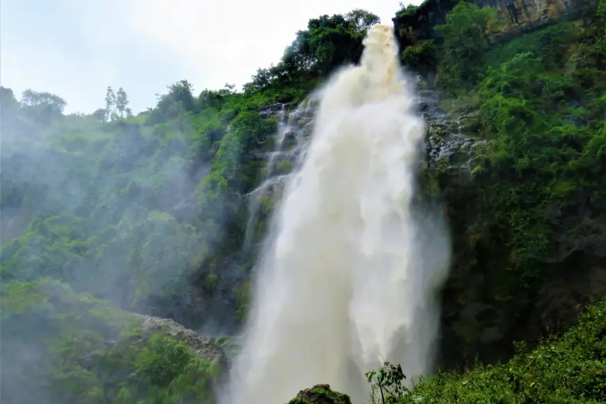 Sisiyi Falls: Gushing Waters and Verdant Charm - Here in Uganda